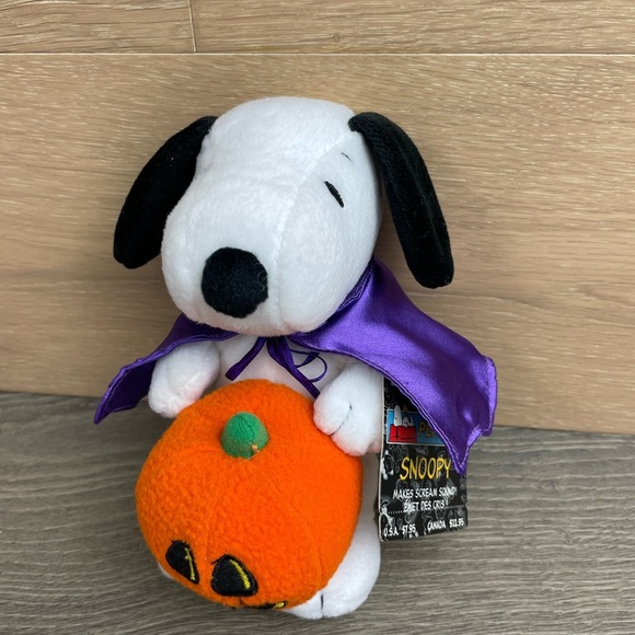 Hallmark | Toys | Rare Screaming Snoopy Holding Pumpkin Halloween Plush ...